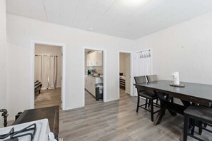 Apartamento, 2 quartos | Opções para refeição