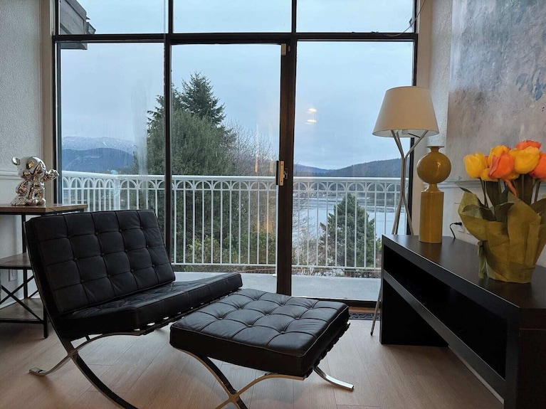 Deep Cove Waterfront Estate With Dock And Pool - バーナビー