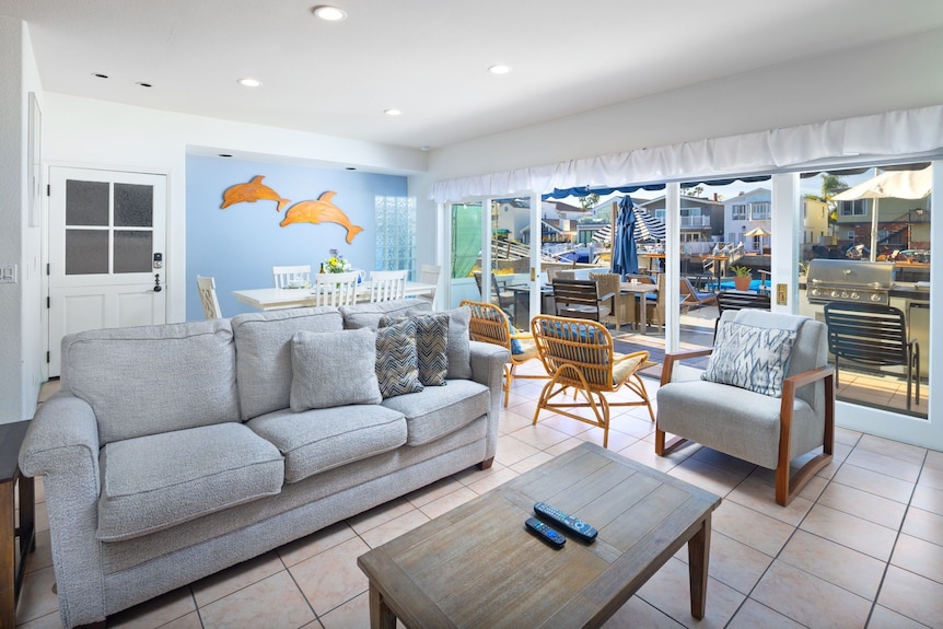 Waterfront W/jacuzzi, Deck, Walk To Beach & Restaurants! - Newport Beach, CA