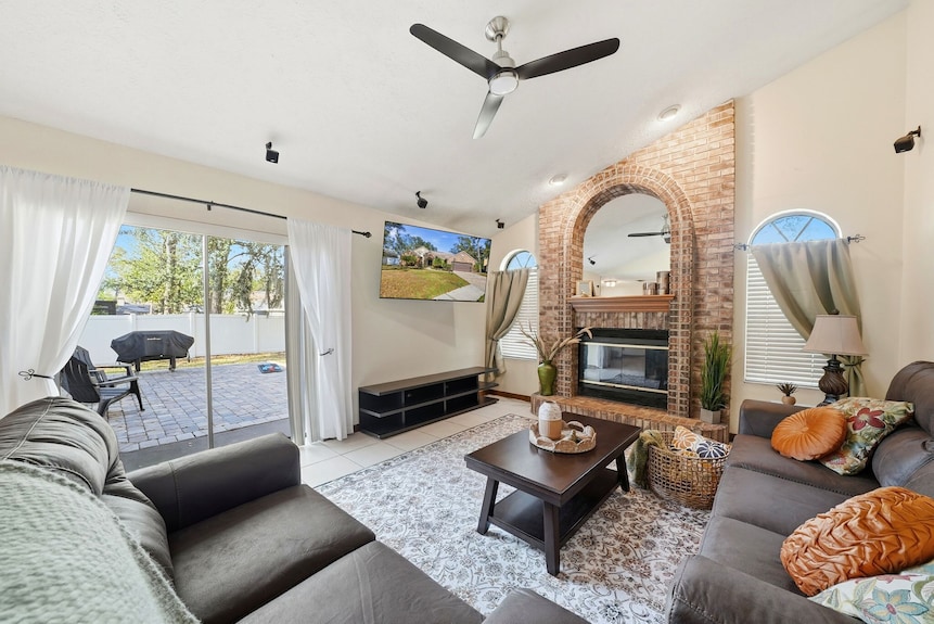 Grandma's Cozy Retreat | Pool Table | 2 Kings - Lithia Springs Park, Lithia