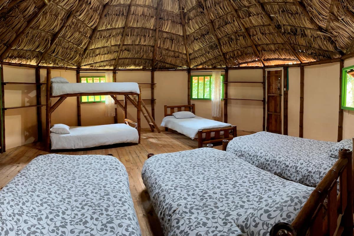 Quarto Familiar, vista para o jardim | Cofre no quarto, Wi-fi grátis, roupa de cama fornecida