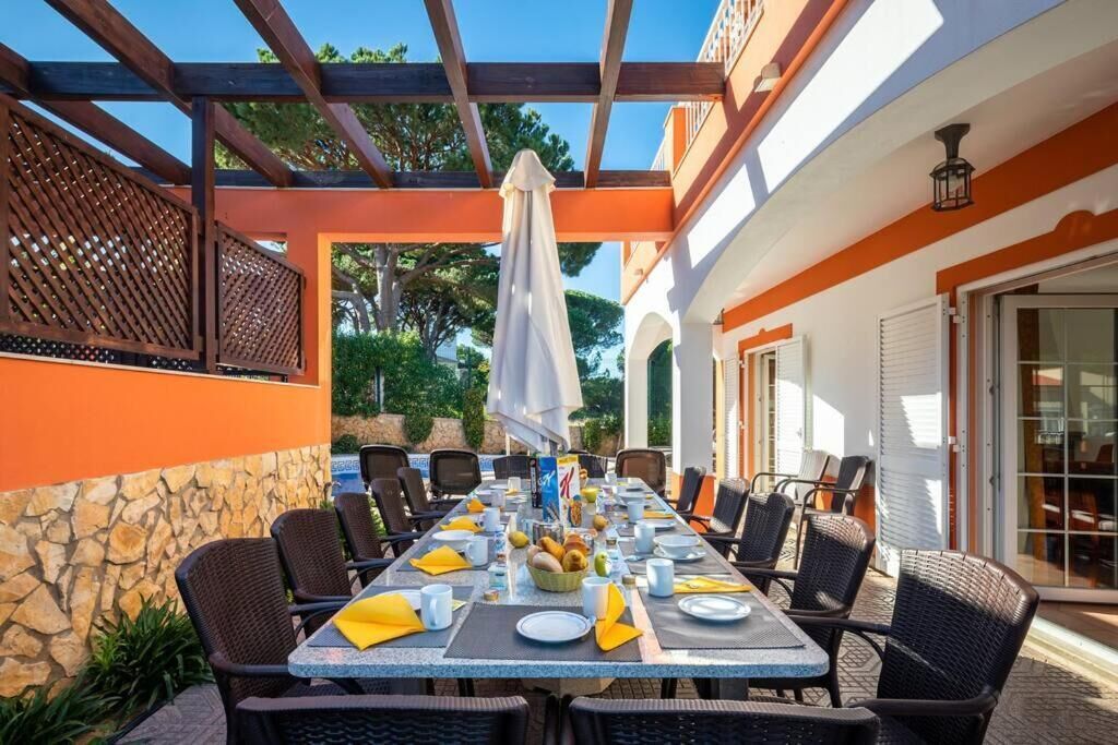 Villa Familiar, varanda | Refeições ao ar livre