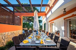 Villa Familiar, varanda | Refeições ao ar livre