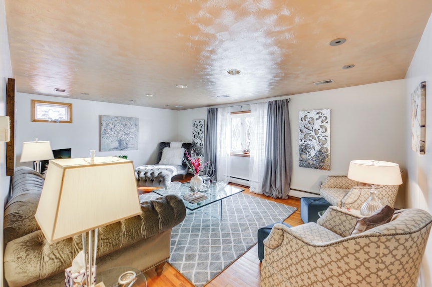 Walk To Park: Family Home In Monroeville! - Plum, PA