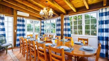 Villa, varanda, vista para o jardim | Restaurantes