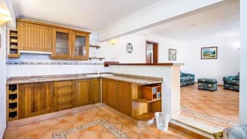 Villa, varanda, vista para o jardim | Interior