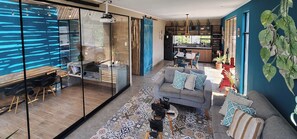 Casa, pátio, vista para o jardim | Interior