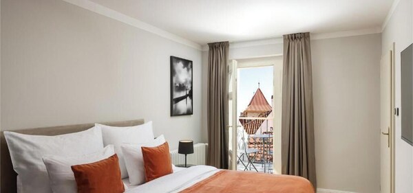 The Bridge Residence By Little King - Prague