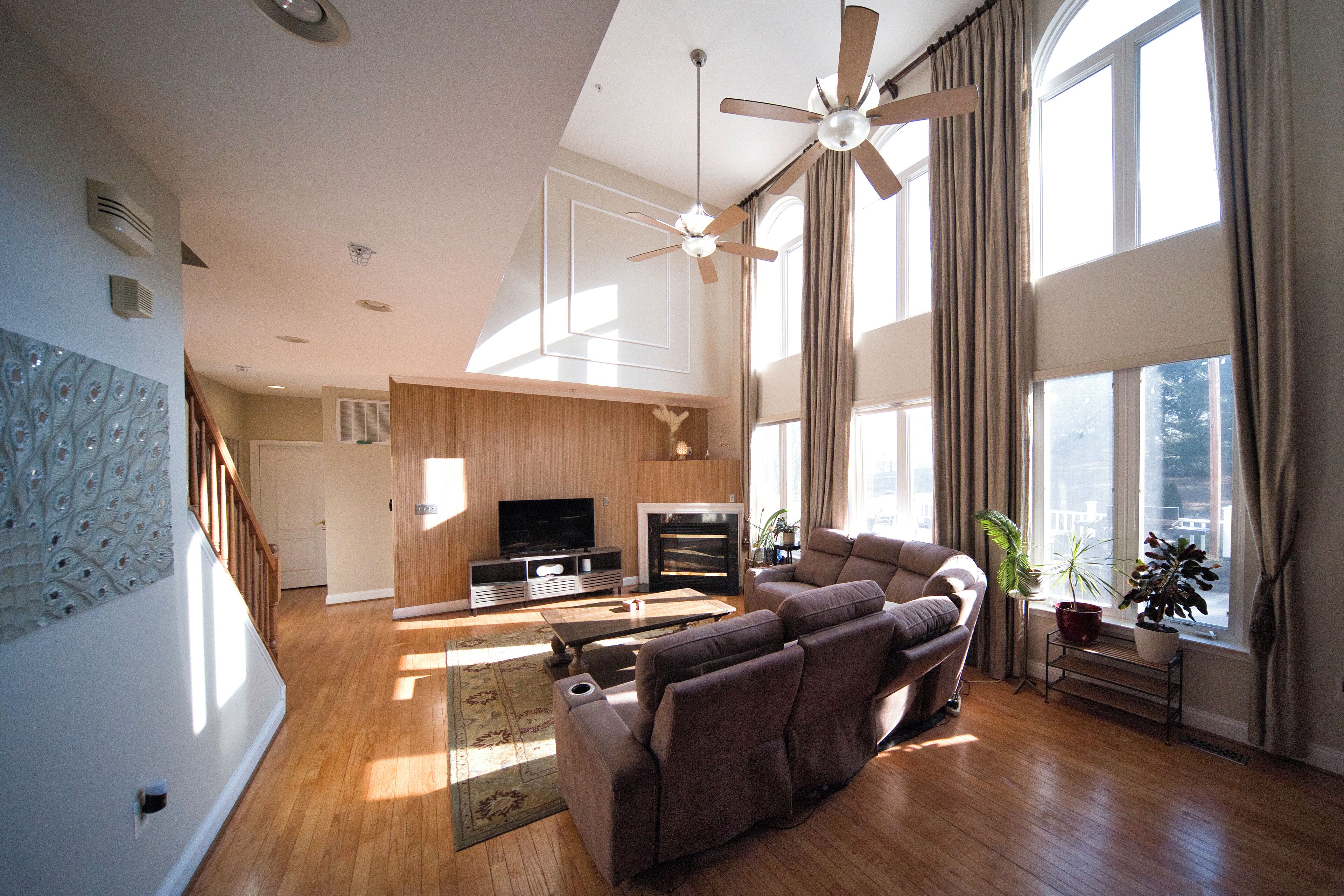 Private Resort! 100" Home Theater, Hottub, Pool, Basketball Court, Extra Games - Largo, MD