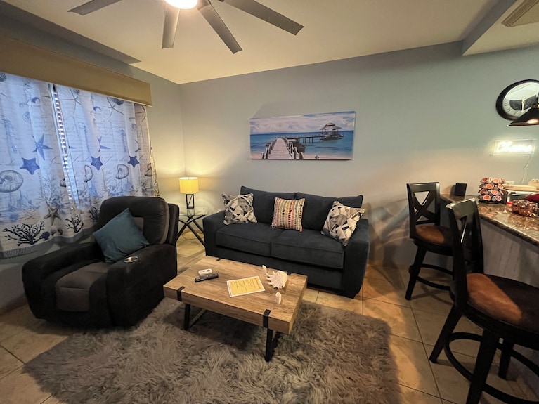 Bikers Paradise Destination Daytona Condo, Sleeps 6 In The Heart Of Activities - Ormond Beach, FL