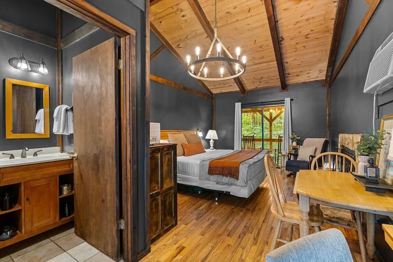 The Lost Compass - Suite #4 - Cozy Cabin Retreat - Helen, GA