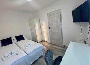 Apartamento Comfort, varanda | Cortinas/cortinados opacos, ferro/tábua de engomar, Wi-fi grátis 