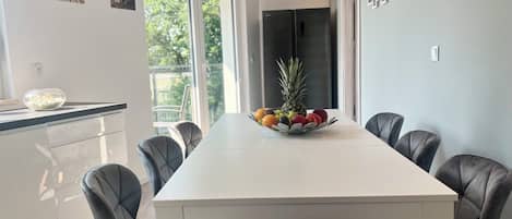 Apartamento Comfort, varanda | Restaurantes