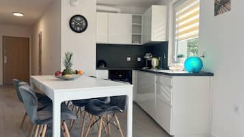Apartamento Comfort, varanda | Restaurantes