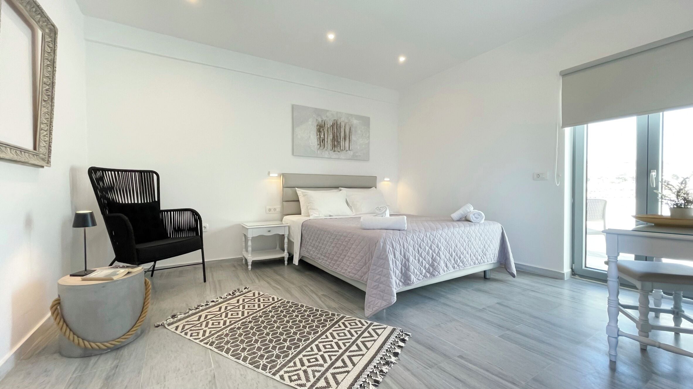 Quarto Económico | Roupa de alta qualidade, com decoração personalizada 