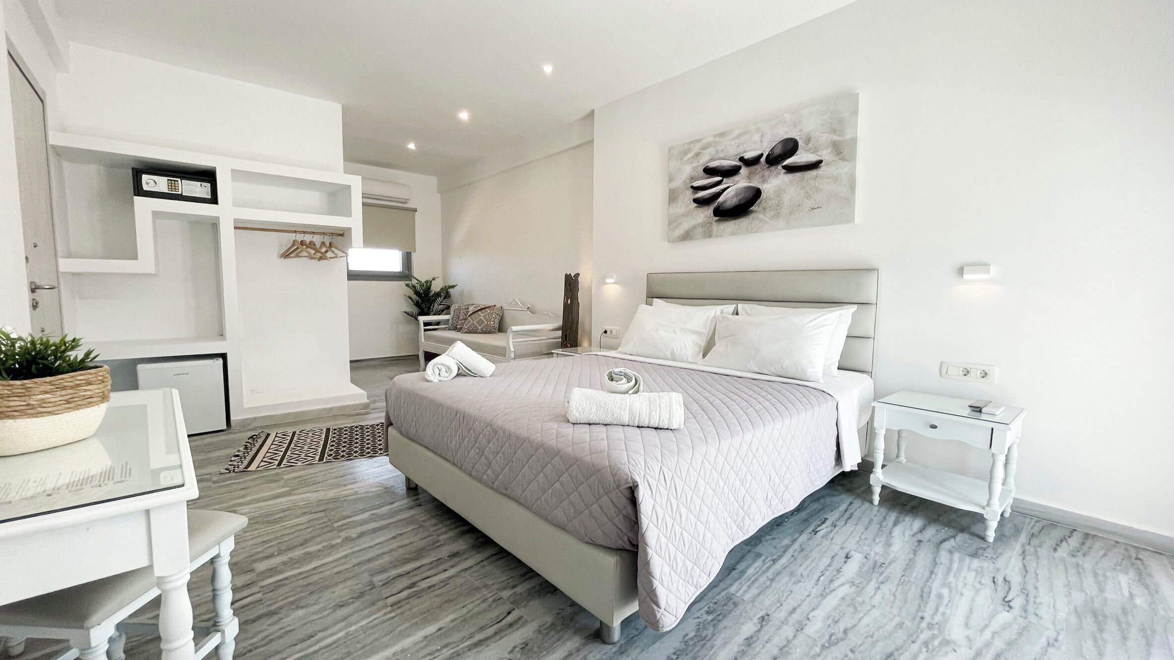 Quarto Clássico | Roupa de alta qualidade, com decoração personalizada 