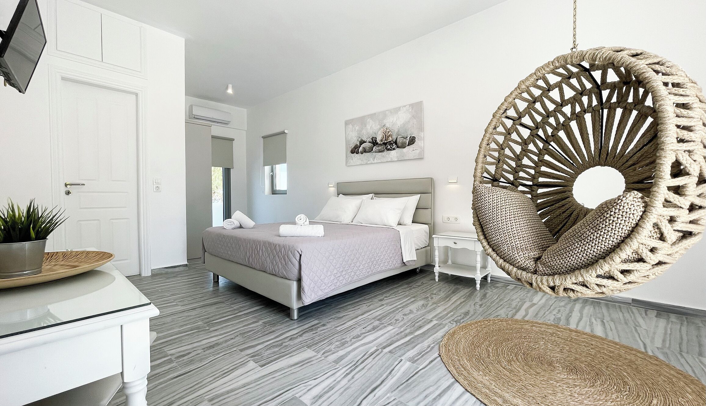 Quarto Duplo Deluxe | Roupa de alta qualidade, com decoração personalizada 