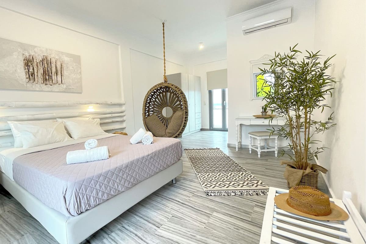 Quarto de Luxo, varanda, vista para o mar | Roupa de alta qualidade, com decoração personalizada