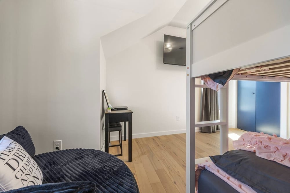 Bubbles Bungalow w Pool and Hot Tub Reviews, Deals & Photos 2026 - Stayz