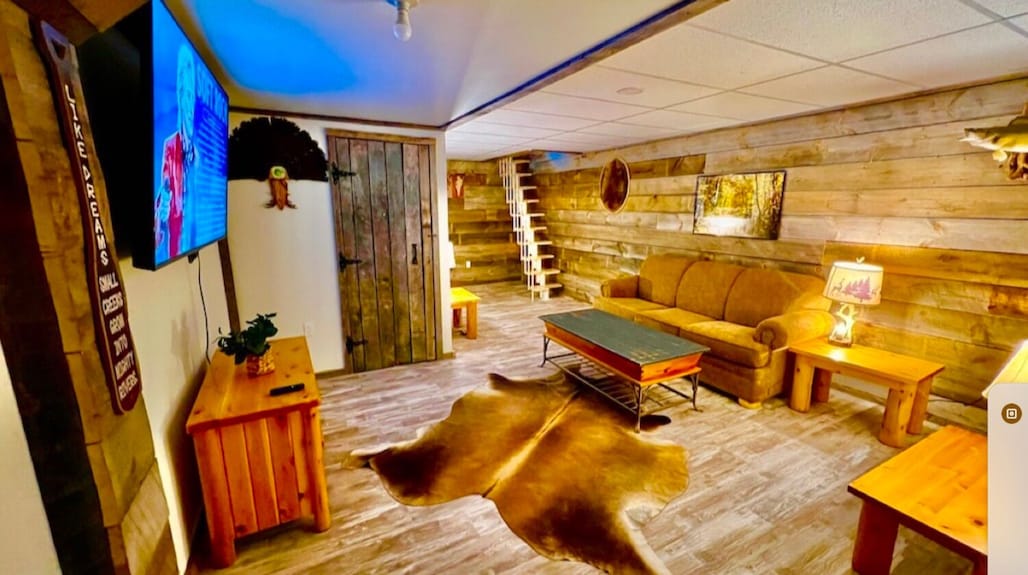 Chestnut... 3 Bedroom, 2 Bath Log Cabin With Outdoor Hot Tub Jacuzzi...sleeps 10 - Harpers Ferry, IA