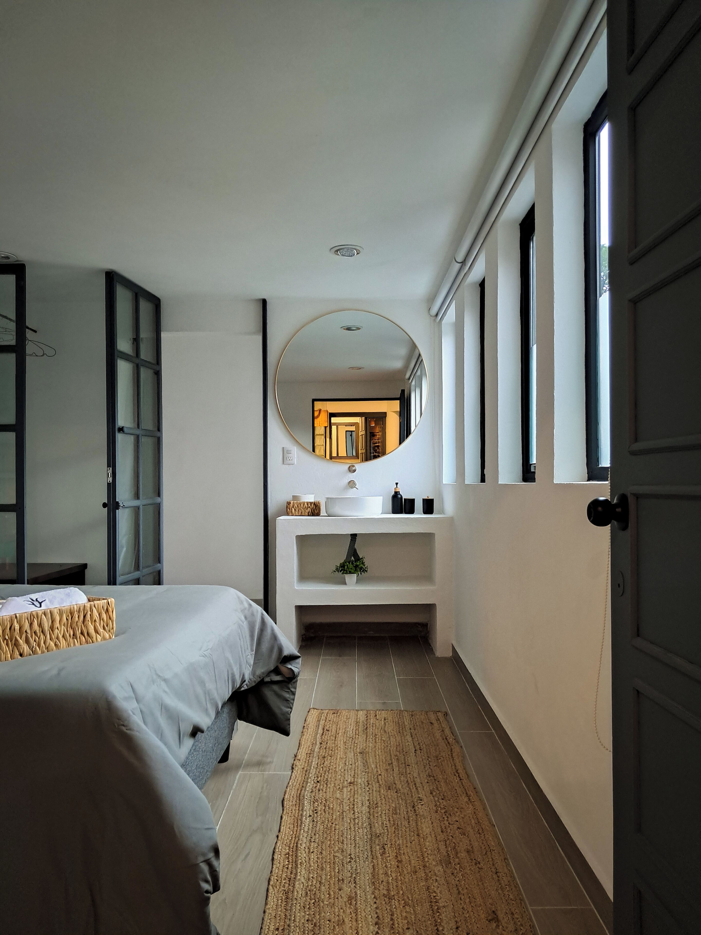 Quarto quádruplo luxo, vista para o pátio | Edredons de pluma, frigobar, cortinas blackout, quartos à prova de som