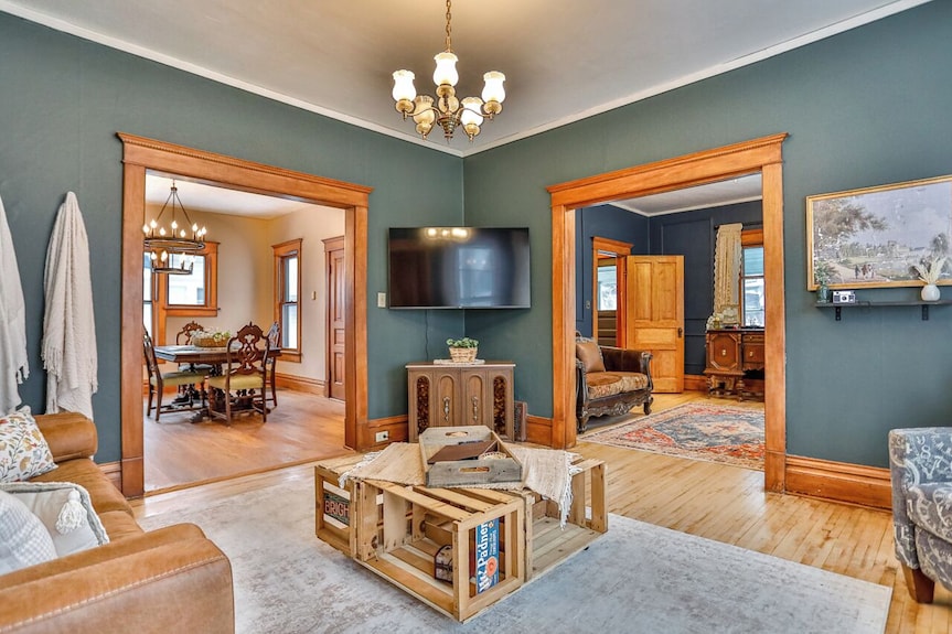 The Relic House - 5br Vintage Retreat - Wausau, WI