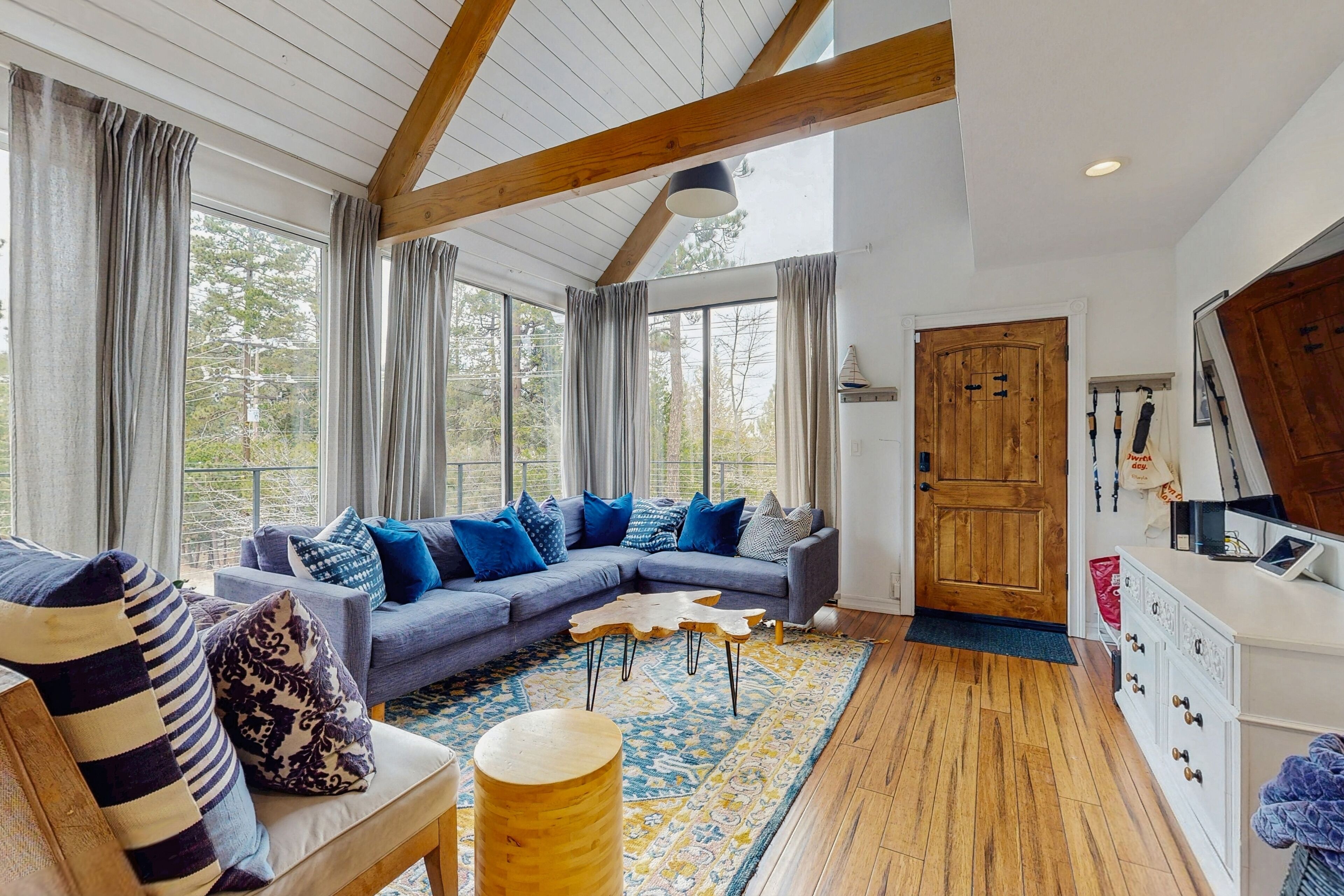 Dog-friendly, Updated Home With Wifi, Saun,  Game Room - Close To Lakes & Hiking - Lake Arrowhead, CA