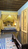 Suite Superior, varanda | Cofre no quarto, secretária 