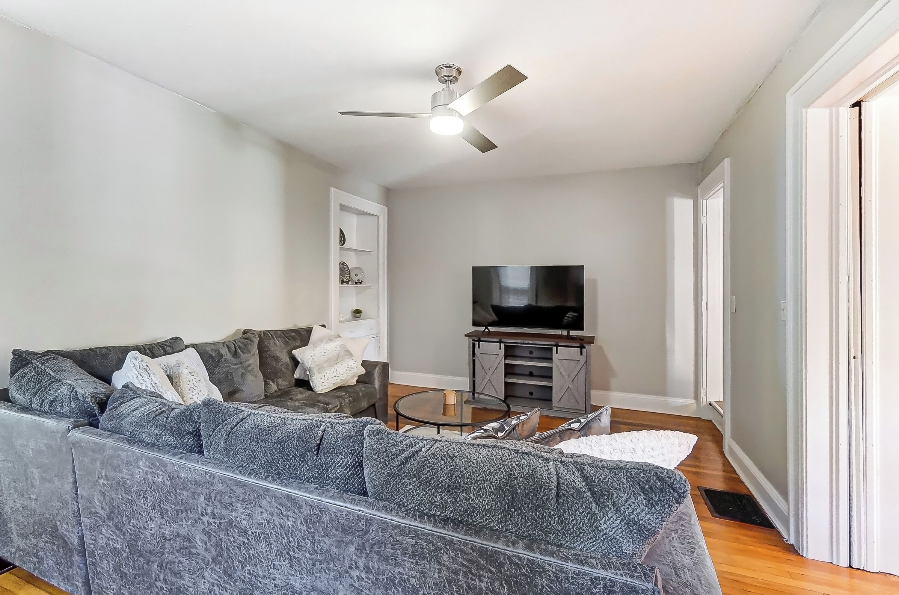 Quiet Oregon District Home, Walk To Dining & Downtown - Dayton, OH