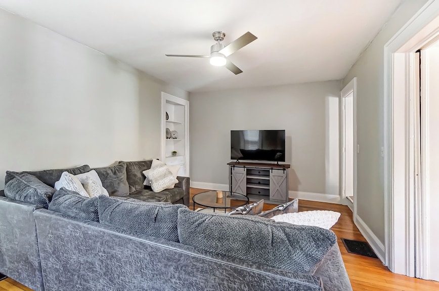 Quiet Oregon District Home, Walk To Dining & Downtown - University of Dayton, Dayton