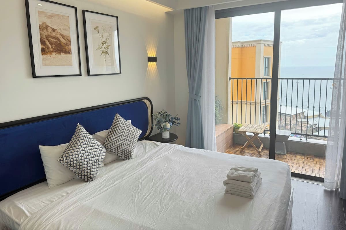 Suite-Estúdio de Luxo, vista para a praia | Secretária, cortinas/cortinados opacos, quartos insonorizados