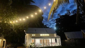 Vila família, sacada, vista parcial para o mar | Fachada