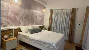 Quarto Duplo Deluxe, vista para o pátio | Cofre no quarto, cortinas/cortinados opacos, quartos insonorizados