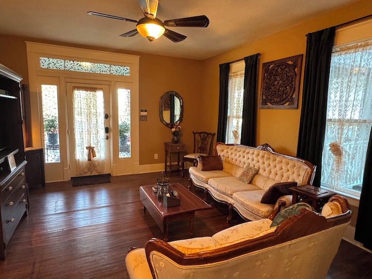 Vintage Charm In Bishop Arts, Beautiful Energy, 1930 Craftsman - Highland Hills - Dallas