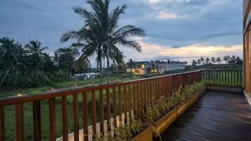 Vila clássica, vista para o jardim | Terraço/pátio