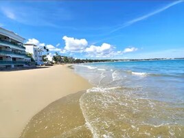 Na praia, areia branca, 11 bares na praia 