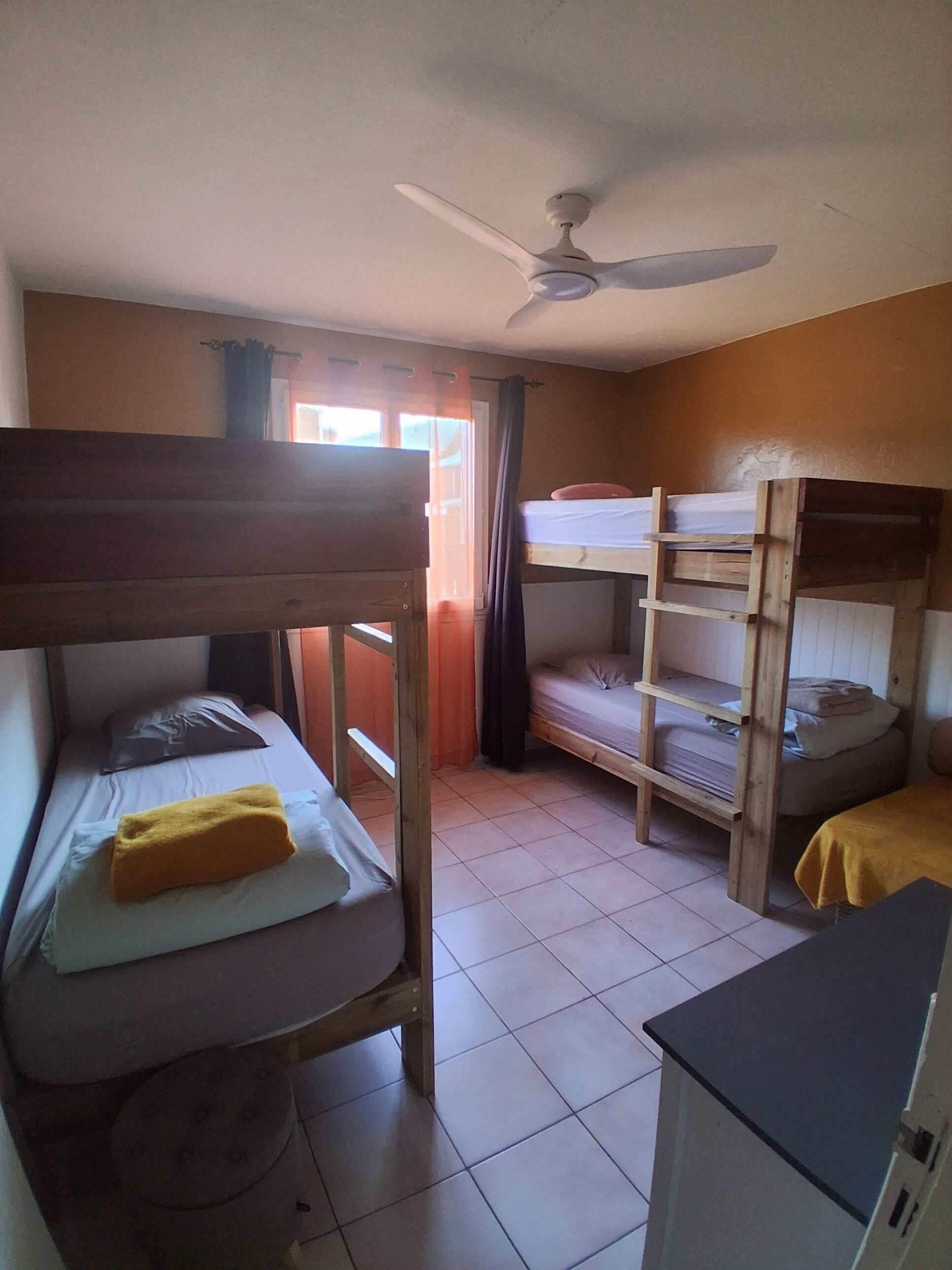 Quarto Clássico | Wi-fi grátis, roupa de cama fornecida 