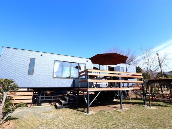 Sugakuso trailer house, Yamanakako: 2026 Info, Photos, Reviews | Book ...