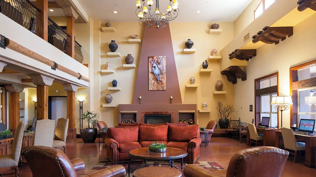 Desert Oasis Resort + Access To Resort Amenities Included. 2-bedroom Condo - Fountain Hills, AZ