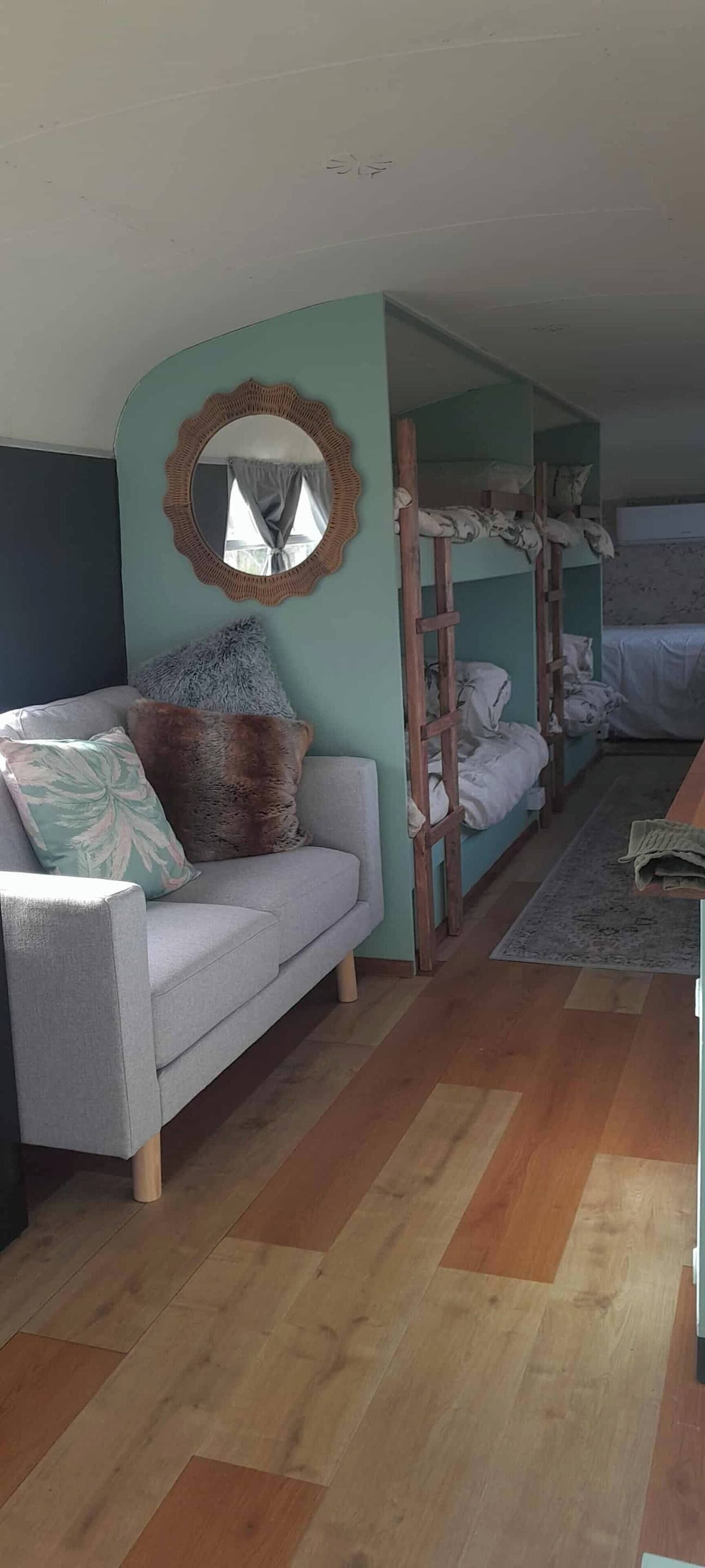 Glamping Vintage Bajo Las Estrellas En La Granja De Autobuses De Bedford - Queensland