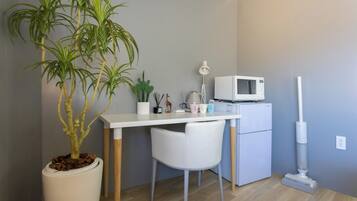 Quarto Triplo Comfort, várias camas, Vista para a cidade | Com decoração personalizada, com mobília individualizada