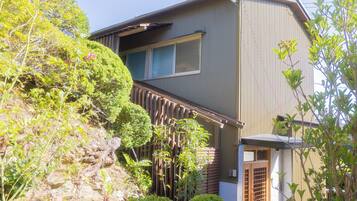 Quarto Triplo Comfort, várias camas, Vista para a cidade | Com decoração personalizada, com mobília individualizada