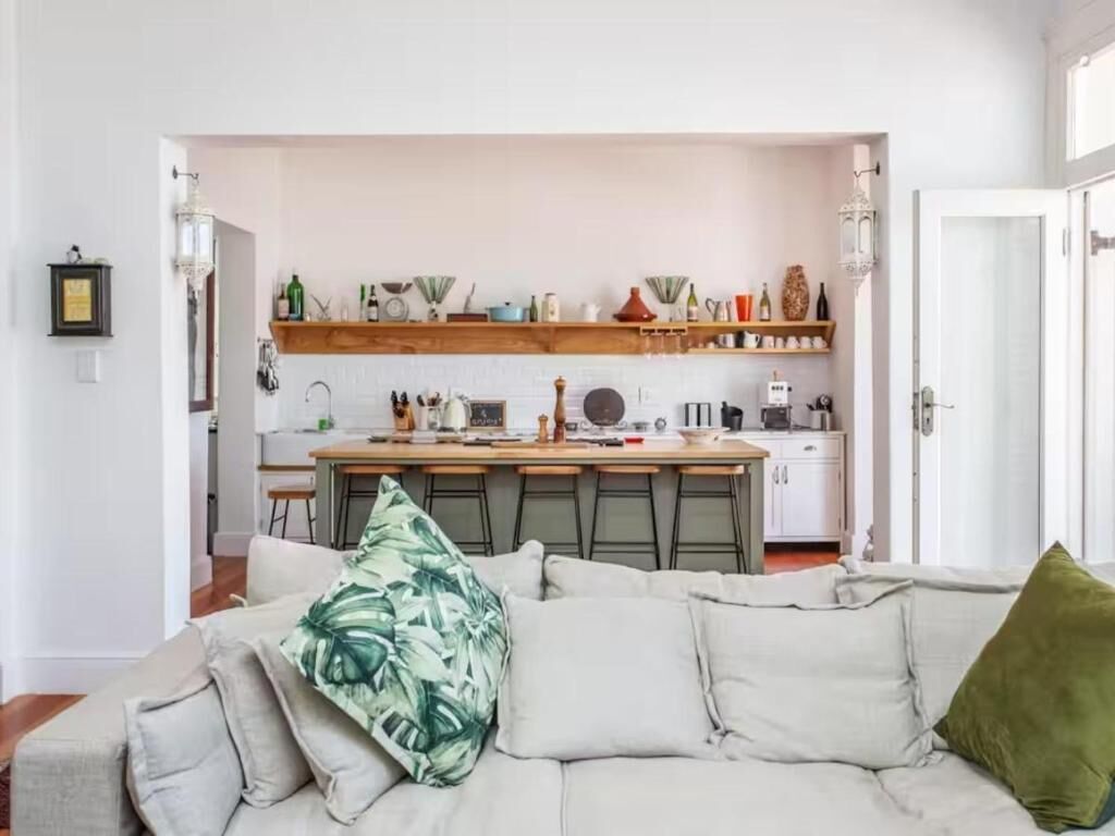 Villa Familiar, pátio, vista para o mar | Sala de estar | TV de ecrã plano 