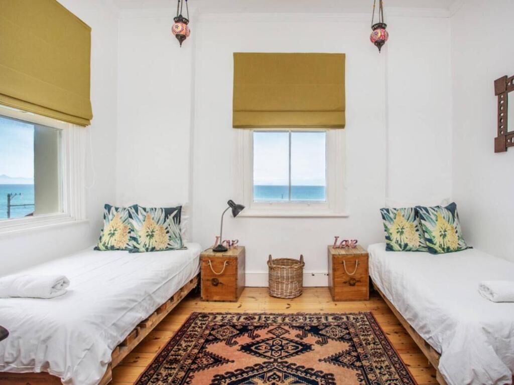 Villa Familiar, pátio, vista para o mar | Cofre no quarto, ferro/tábua de engomar, Wi-fi grátis 