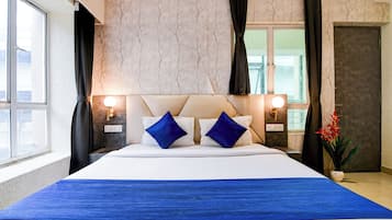 Quarto casal luxo, vista para a cidade | Escrivaninha, espaço de trabalho para notebook, Wi-Fi de cortesia