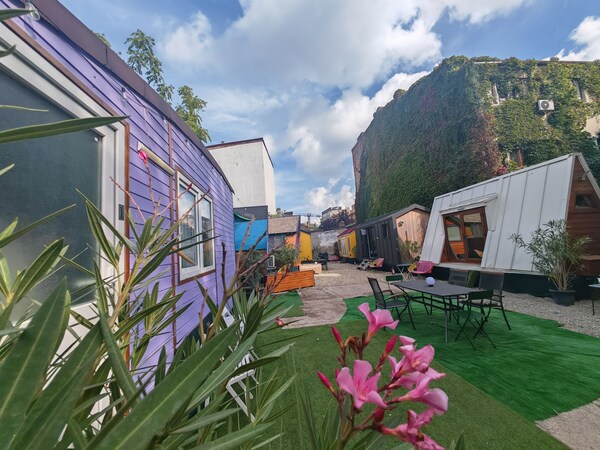 Pura Vida Downtown Tiny Houses - Bucarest