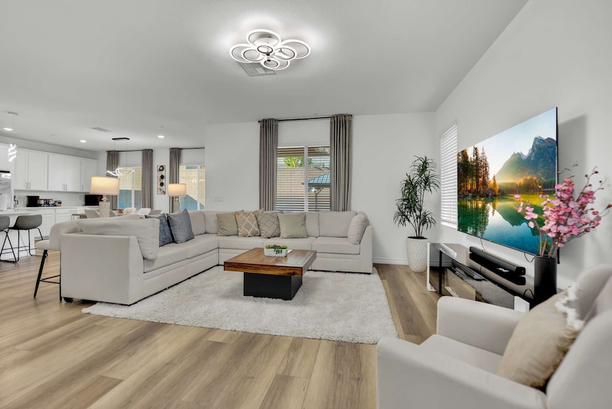 Clean Contemporary Crib, 20 Minutes To Vegas Strip - Lake Las Vegas, NV