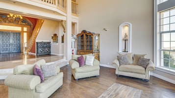 Villa (5 Bedrooms) | Interior