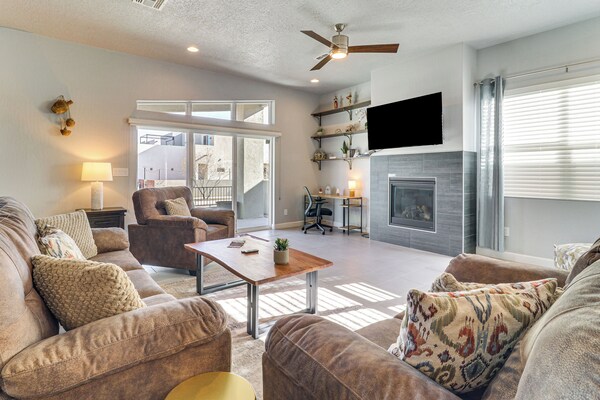 Convenient Albuquerque Escape W/ Yard: Off I-25! - Albuquerque, NM