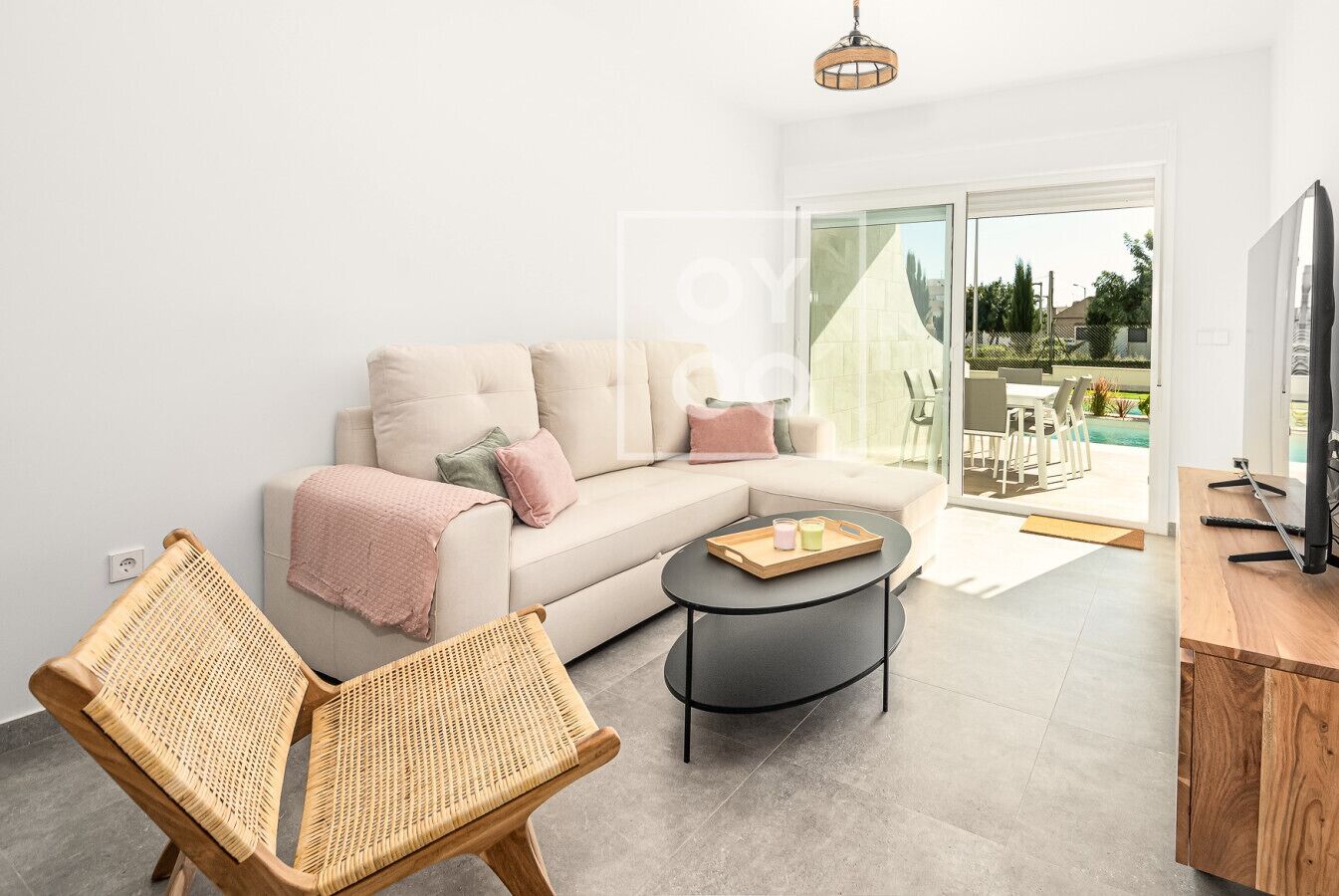 Pilar Poolside Living, Luxury Swim-up Apt, Ground-floor - By Oyoostays - Pilar de la Horadada